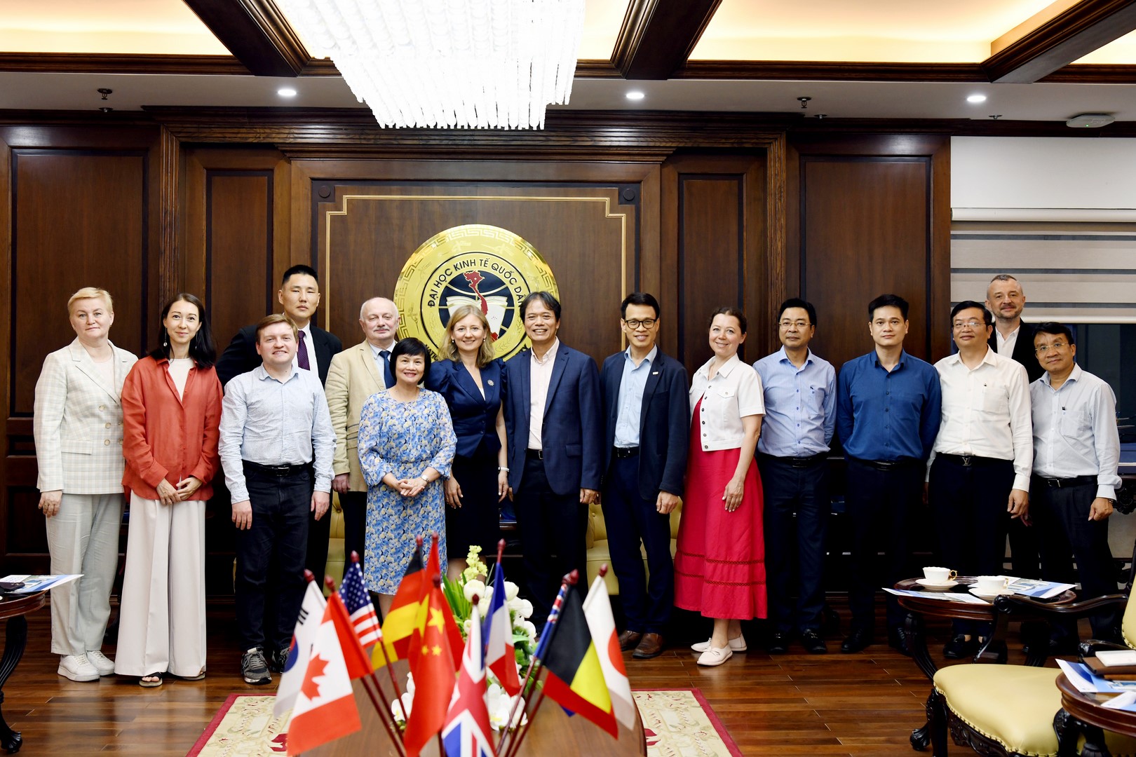 GS.TS Phạm Hồng Chương tiếp và làm việc với Đoàn đại biểu các trường đại học Nga, thành viên ...